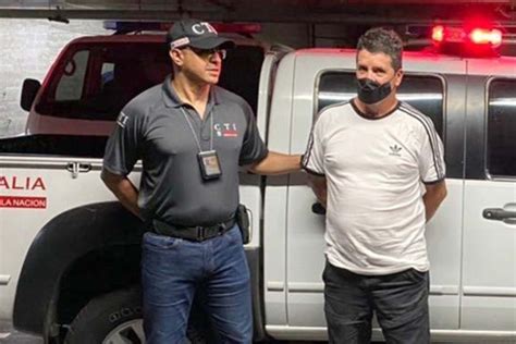Jefe De Finanzas De La Casa Castaño Gil Fue Acusado De Masacre En
