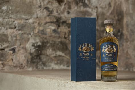 20 Plus Bottles Of Booze That Make Great Holiday Ts Maxim