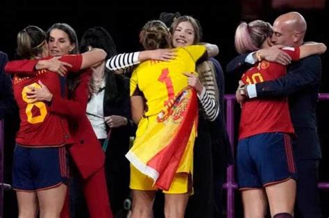 Luis Rubiales cometió agresión sexual en festejos de España el beso