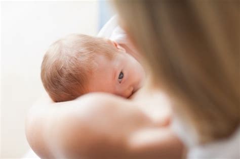 Como cuidar dos seios durante a amamentação Sou Mamãe