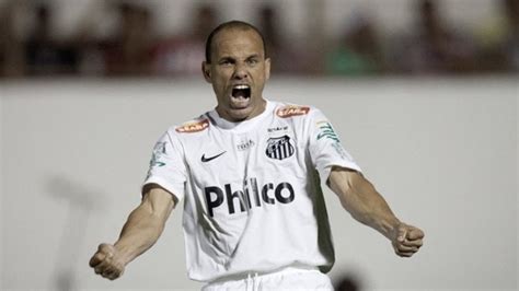 Léo ex Santos é eleito melhor lateral esquerdo de Portugal no século