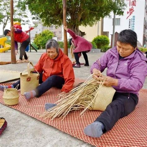 非遗进乡村省级非遗项目金渡花席编织技艺传承基地授艺活动走进金渡镇铁岗村 莫伟祥 村民 金渡