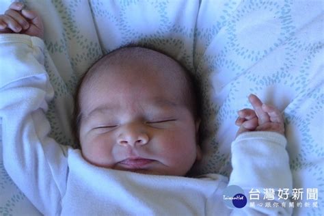 別讓寶寶不開心！預防嬰兒猝死「仰睡」最好 Enews新聞網