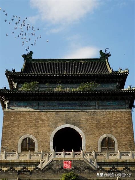 由於在唐山地震中受損現在北京鐘樓頂上的鴟吻已不是清代原物 每日頭條