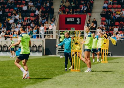 Збірна України з футболу провела відкрите тренування в Німеччині й записала щемке відео Depo Ua