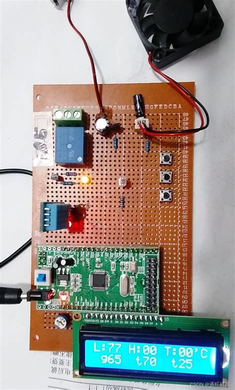 基于stm32单片机智能环境监测温湿度光照检测风扇调控设计20 205用stm32和小风扇以及紫外线消毒灯实现定时通风消毒和预设阈值当温湿度