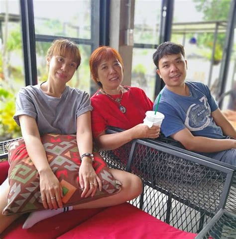 แค่นี้ก็มีความสุขแล้วกำลังใจให้กันขอบคุญทุกๆคำอวยพรขอให้พรนั้นกลับคืน