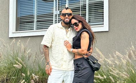 América De Cali Trata De Convencer A Arturo Vidal Con Su Novia Sonia Isaza