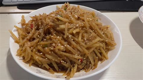 【凉拌土豆丝的做法步骤图，凉拌土豆丝怎么做好吃】赵伟荣下厨房