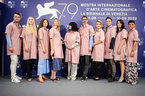 Удар со тупаница во стомакот „Најсреќниот човек на светот” премиерно прикажан во Венецијa