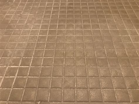 お風呂の床の黒ずみや白い汚れに効く洗剤見つけたーッ！おすすめの掃除用ブラシも！
