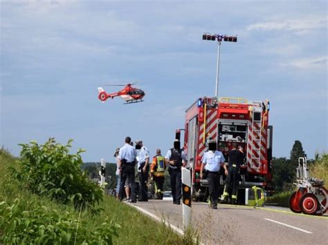 Schrecklicher Unfall Bei Karlsruhe Rettungshubschrauber Im Einsatz