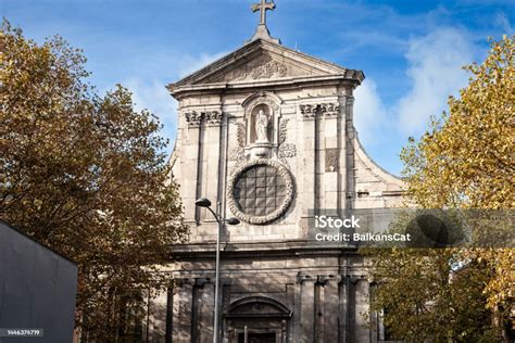 벨기에 리에주에 있는 Eglise Des Beneditines 교회 그것은 17 세기 가톨릭 교회로 리에 주 의 랜드 마크 인