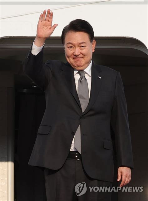 윤 대통령 한미일 정상회의 참석차 미국 출국 연합뉴스