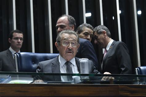 Justiça Determina Redução De Salário De Senador De 572 Mil Para 337