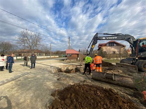 Au început lucrările la canalizare în localitatea Ghimpați