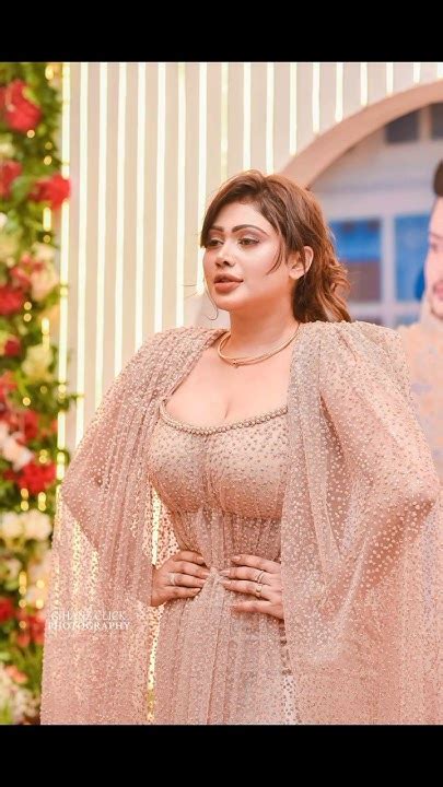 ඊයේ පැවති රූපලාවර්ණ ශිල්පී චන්දිමාල් ගේ උපන්දින සාදයට සහභාගී වූ ජනප්