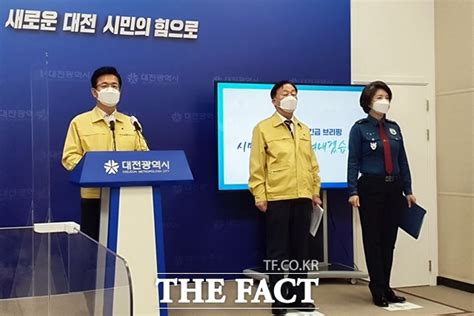 대전 8일부터 사회적 거리두기 2단계 격상 전국 기사 더팩트