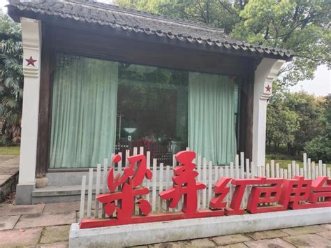 浙东抗日根据地旧址参观摄影（张维章4月5日摄于浙江余姚）老小孩讲述