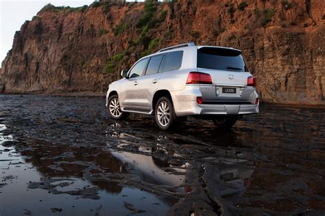 2010 Lexus Lx 570 Packs New Features And Vision
