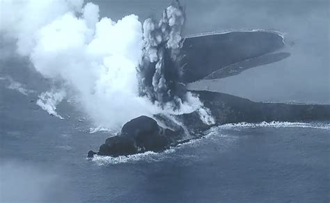 Video Eruption On Newly Formed Island Off The Coast Of Iwo Jima Japan