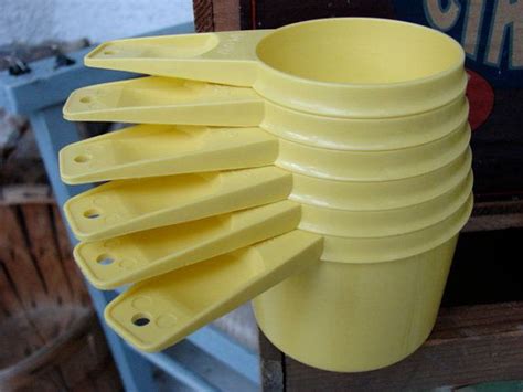 Tupperware Measuring Cups Vintage Yellow Set