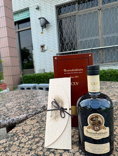 布納哈本25年 舊版木盒 P9品酒網