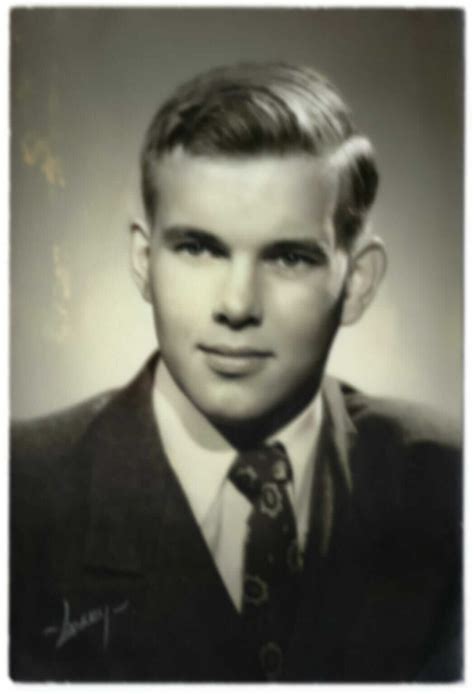 Free AI Unblur Image Online App AI Sharpen Photo Online