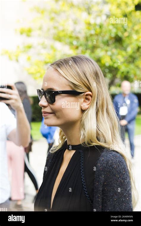 Natasha Poly Seen During Paris Fashion Week Womenswear Spring Summer