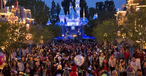 G Disney comemora anos parque aberto durante horas notícias em Mundo