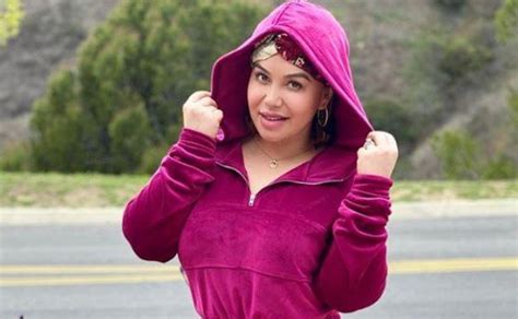 Foto Chiquis Rivera Hace La Almohada Challenge Y Exhibe Sus Curvas