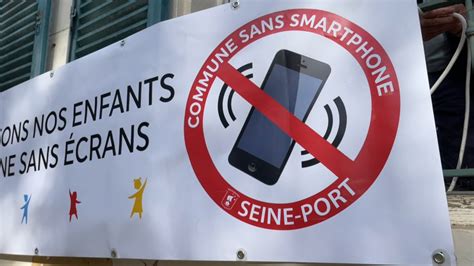 Seine Port Les Habitants Votent Pour L Interdiction Du Smartphone Dans L Espace Public