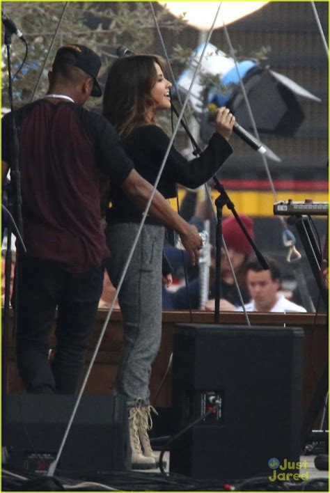 Becky G Performs In The Rain At Directvs Super Fan Festival See The