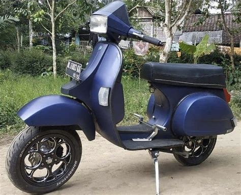Blue Vespa Excel T5 Custom Modified With Black Custom Wheel Order Vespa Vespa Px