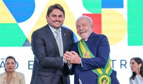 Indiciado pela PF Juscelino Filho virou ônus sem bônus para Lula