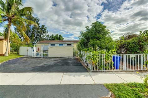 Fort Lauderdale Real Estate 2200 SW 42nd Way FL 33317 499 111