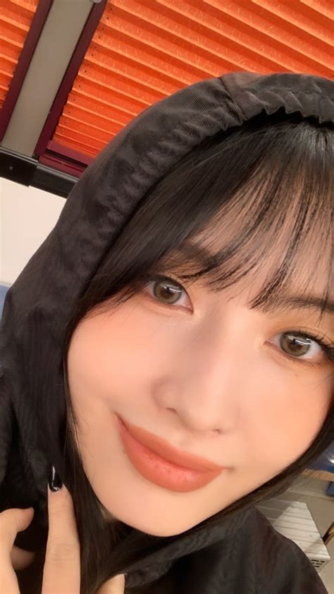 Twices Momo Makes Jaws Drop And Goes Viral With Her Gorgeous