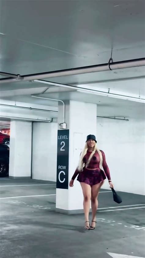 Moriah Mills New Walking With Sex Eporner