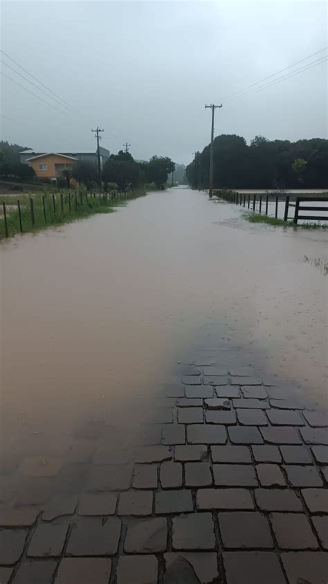 CHUVAS INTENSAS CAUSAM ESTRAGOS EM VILA FLORES Notícias Prefeitura