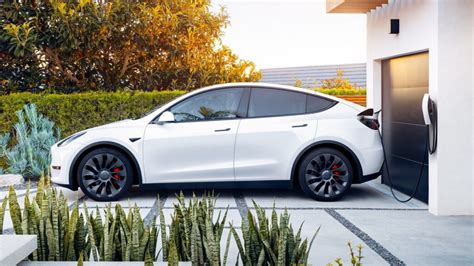 A Tesla Steering Wheel Fell Off While Driving Again Car Buyers Alliance