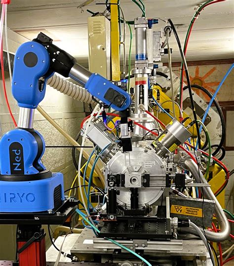 Reaction Dynamics In Ionizing Particle Trace Structures Effect Of
