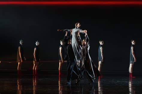 舞蹈演绎曹禺名剧《雷雨》鲁侍萍舞剧山翀