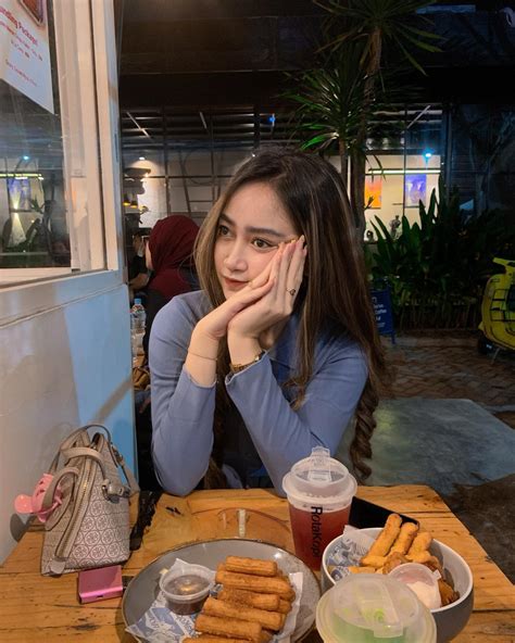 𝐖𝐢𝐧𝐝𝐲 𝐍𝐨𝐯𝐢𝐚 𝐏𝐫𝐚𝐭𝐢𝐰𝐢 Windynoviaaaa • Instagram Photos And Videos