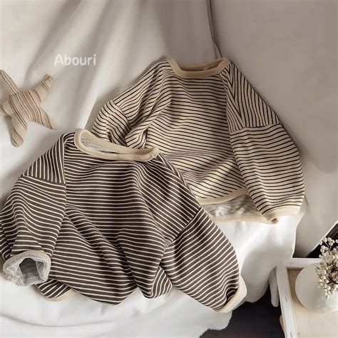 대비 티셔츠 가을용 최신 브랜드 긴 소매 티셔츠 만화 프린팅 라운드넥 상의 아기 유행 옷 얇고 부드러운 보터밍 셔츠