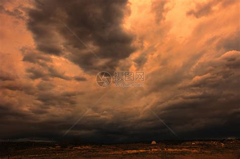 风暴卷进冰雹日落雷雨高清图片下载 正版图片320766474 摄图网
