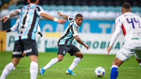 Urgente Douglas Costa Agita O Mercado E Acerta Com Grande Rival Do