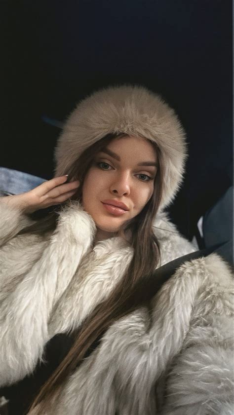 Хотіли покататись на ⛸️ Стоїмо у черзі десь в середині виходе пан і