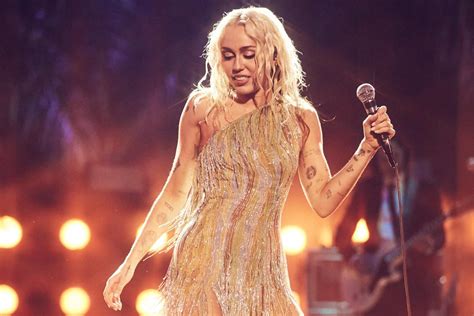Miley Cyrus Announces New Single Flowers During New Years Eve