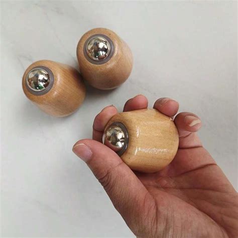Portable 360 Degrees Steel Ball Rolling Massager Whole Body Beauty Care