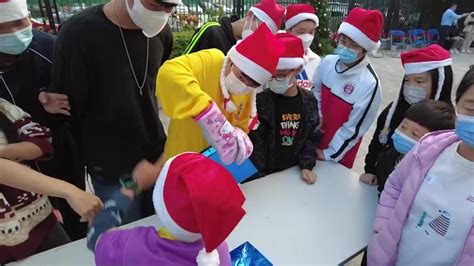 🌅大埔區少年警訊聖誕聯歡 2022年12月20日，大埔區少年警訊舉辦了以環保為題嘅聖誕聯歡🎅🏻🎄，活動由大埔警區指揮官馬偉卿總警司及大埔區少年